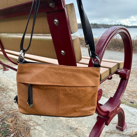 Clarks | Bags | Clarks Tan Leather Crossbodyshoulder Bag | Poshmark